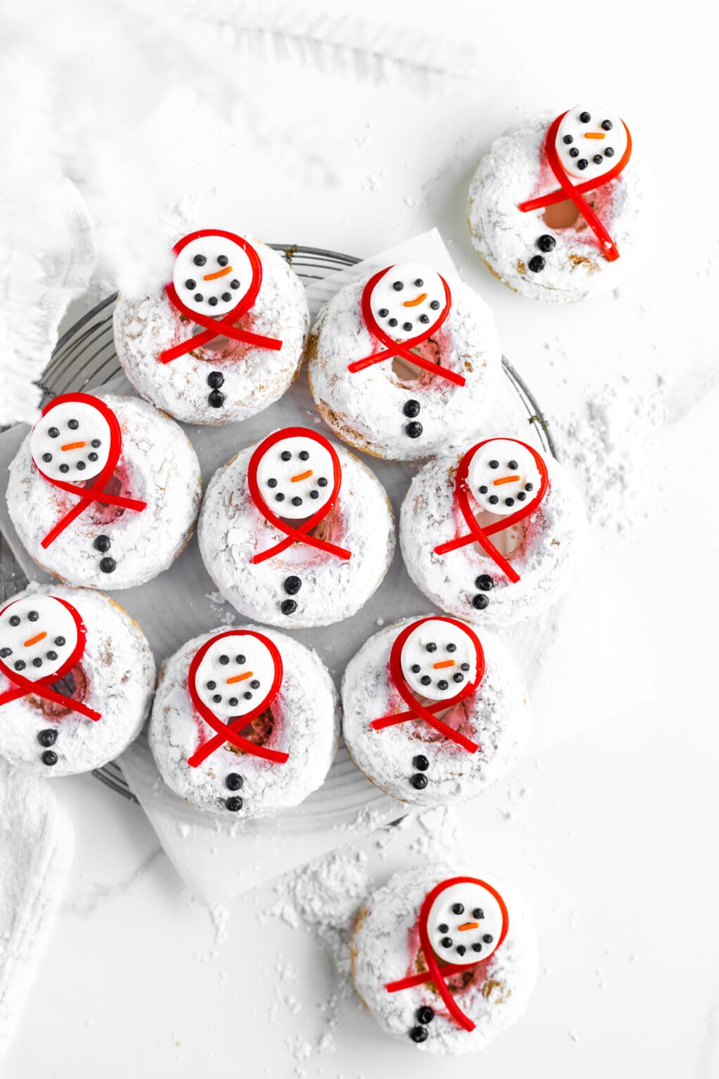Snowman Donuts - doublethespoonfuls.com